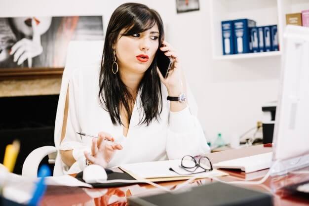 Quais são as funções de um assistente administrativo? Descubra todas ...